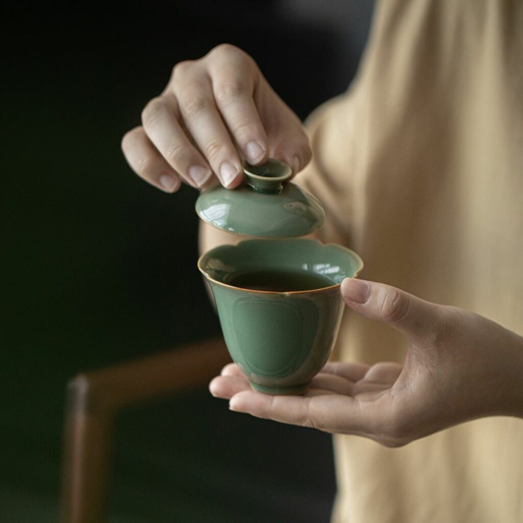 Yue Ware Ceramic Flower Shaped Gaiwan - China Tea Spirit