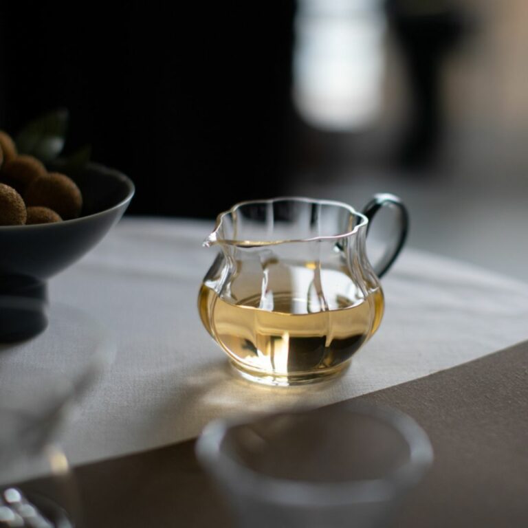 Simple Chic Glass Handle Glass Apple Shape Fair Cup Gong Dao Bei