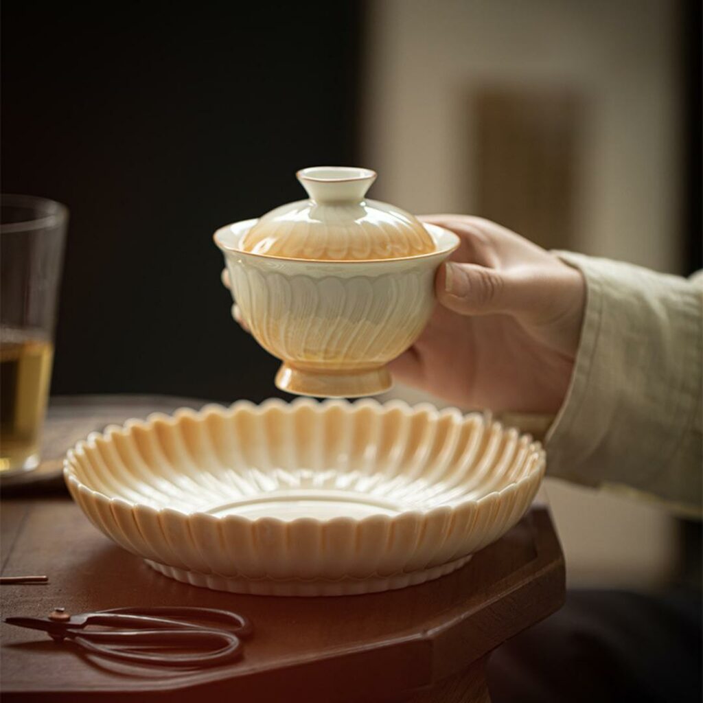 Vintage Ceramic Flower Petal Pattern Gradient Yellow Gaiwan - China Tea ...