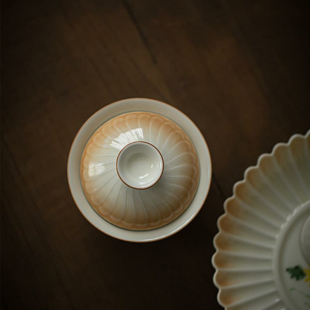 Vintage Ceramic Flower Petal Pattern Gradient Yellow Gaiwan - China Tea ...