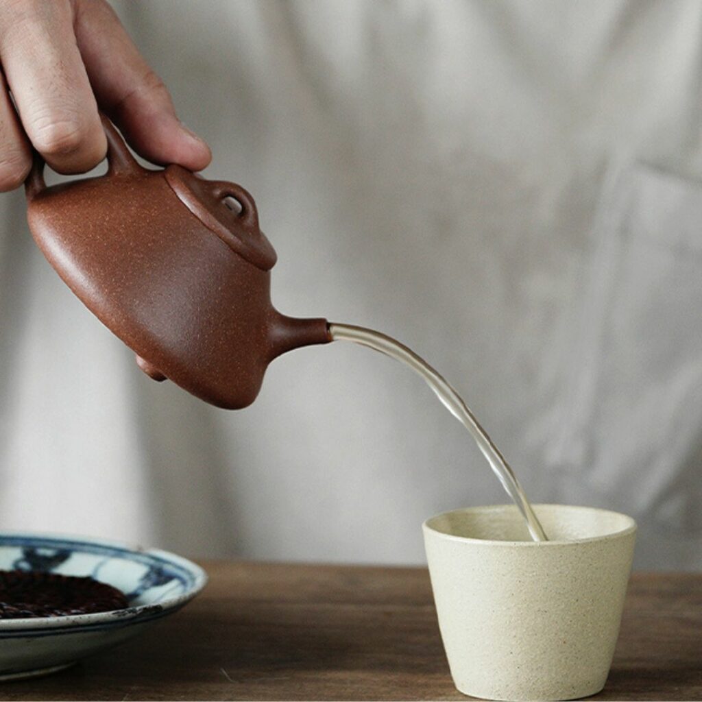 Jiang Po Ni Zi Ye Shi Piao 150ml Yixing Teapot - China Tea Spirit