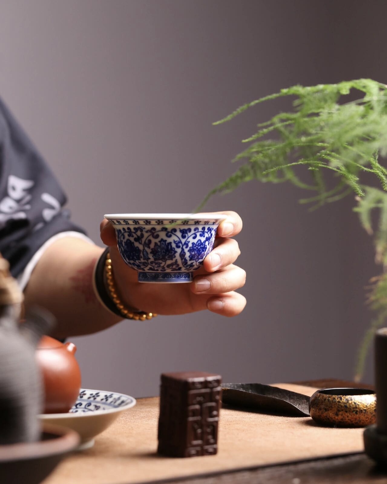 Fully Hand-painted Qinghua Ceramic Twined Lotus Two Lions 120ml Tea Cup ...