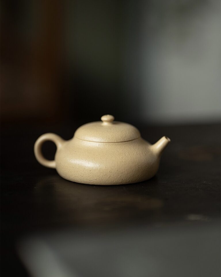 Li Pi Lvni Jing Le 140ml Yixing Teapot - China Tea Spirit