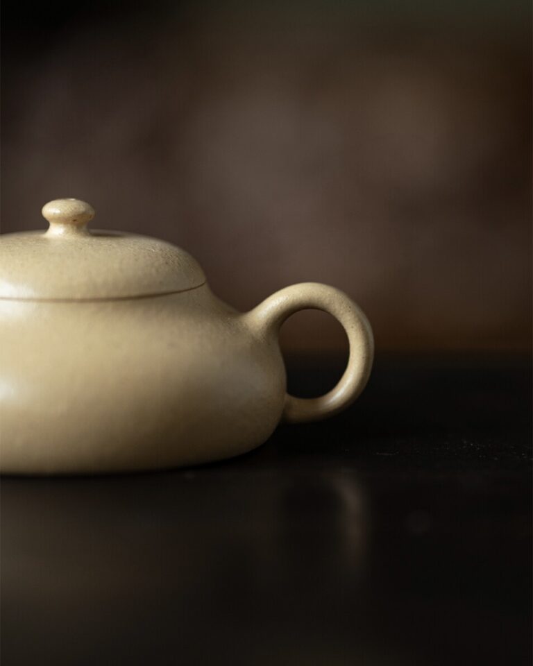 Li Pi Lvni Jing Le 140ml Yixing Teapot - China Tea Spirit