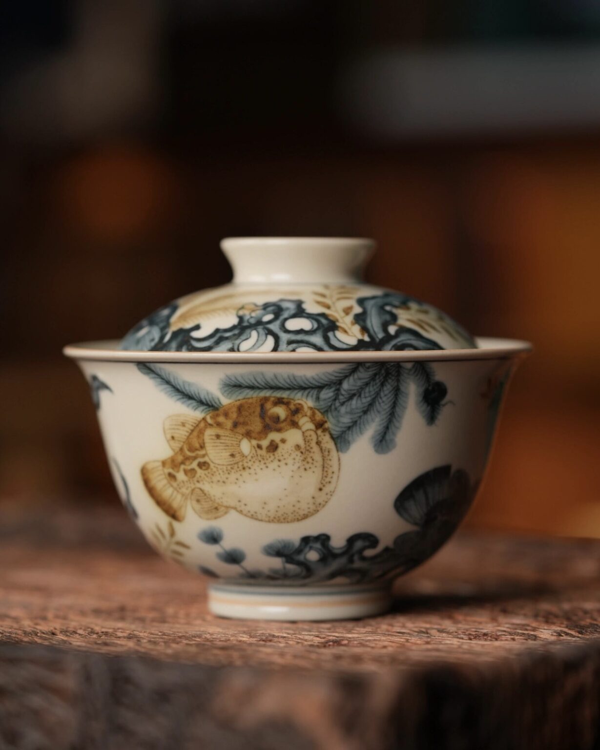 Hand-painted Qinghua Underglaze Golden Ceramic Pufferfish 150ml Gaiwan ...