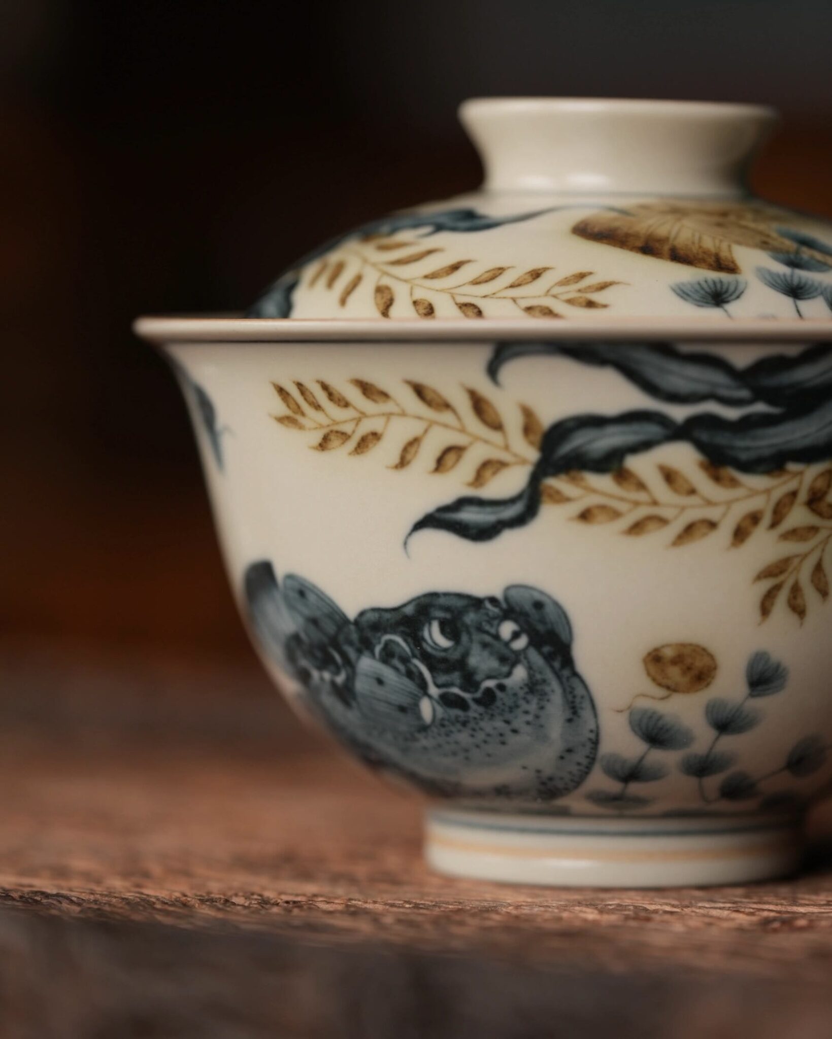 Hand-painted Qinghua Underglaze Golden Ceramic Pufferfish 150ml Gaiwan ...