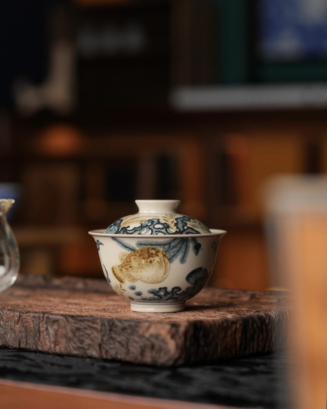Hand-painted Qinghua Underglaze Golden Ceramic Pufferfish 150ml Gaiwan ...