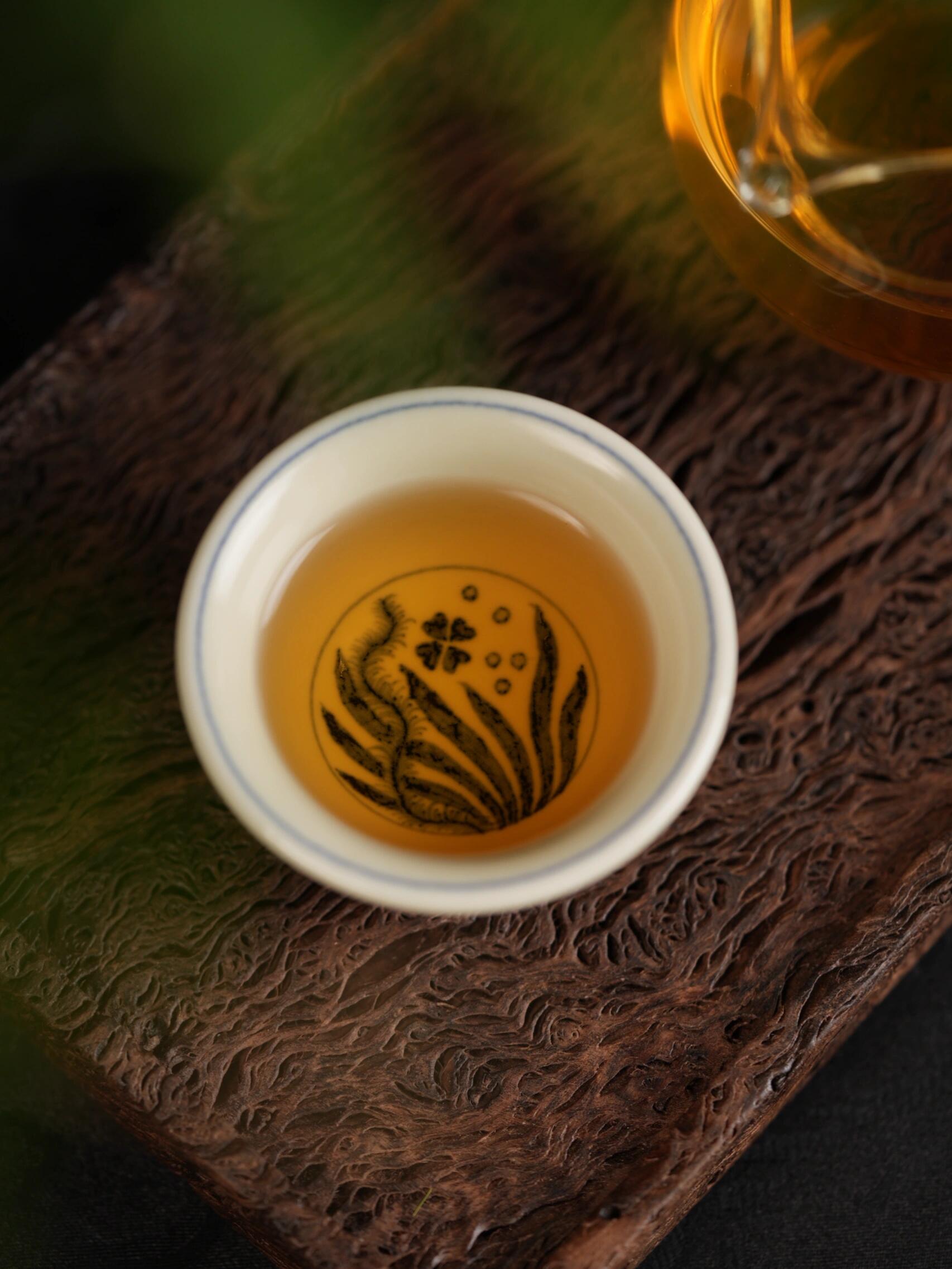 Hand-painted Qinghua Ceramic Fish & Algae 50ml Host Cup Tea Cup - China ...