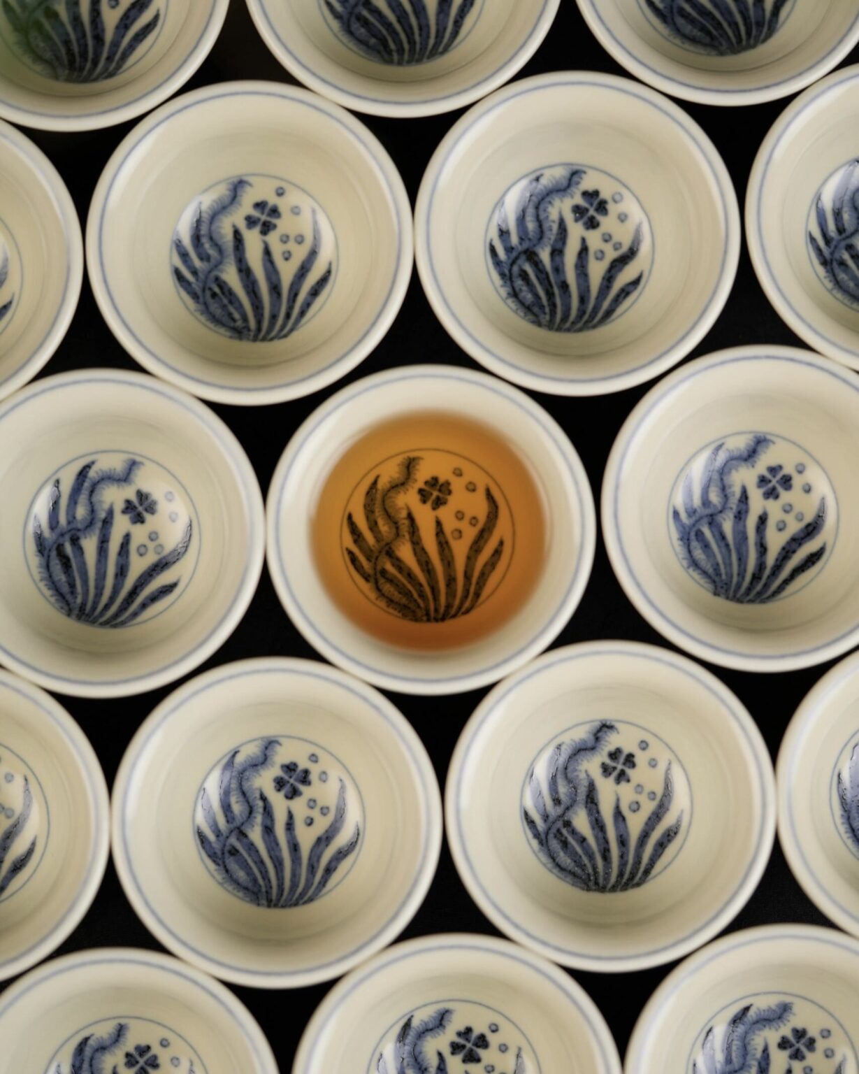 Hand-painted Qinghua Ceramic Fish & Algae 50ml Host Cup Tea Cup - China ...